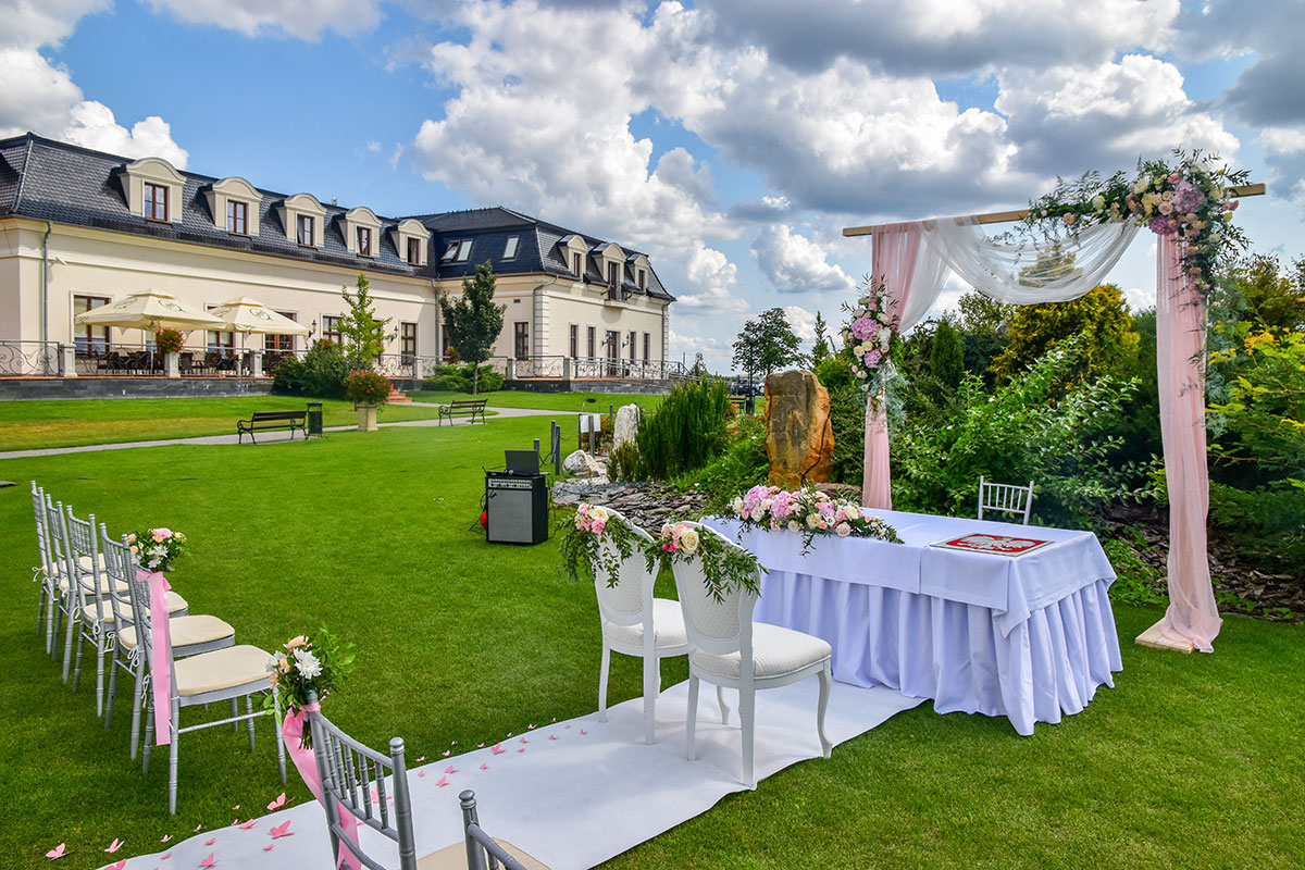 Ślub w plenerze – Dworek Komorno